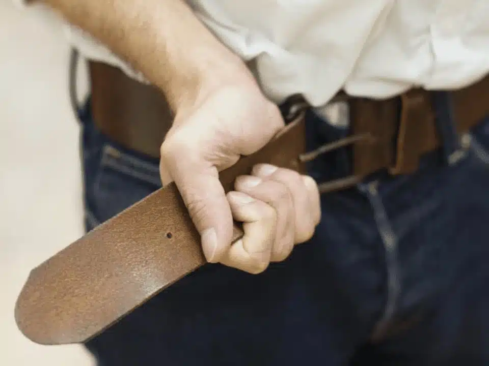 How to STOP Pants From Falling Down (And Why It Happens) – Organizing.TV